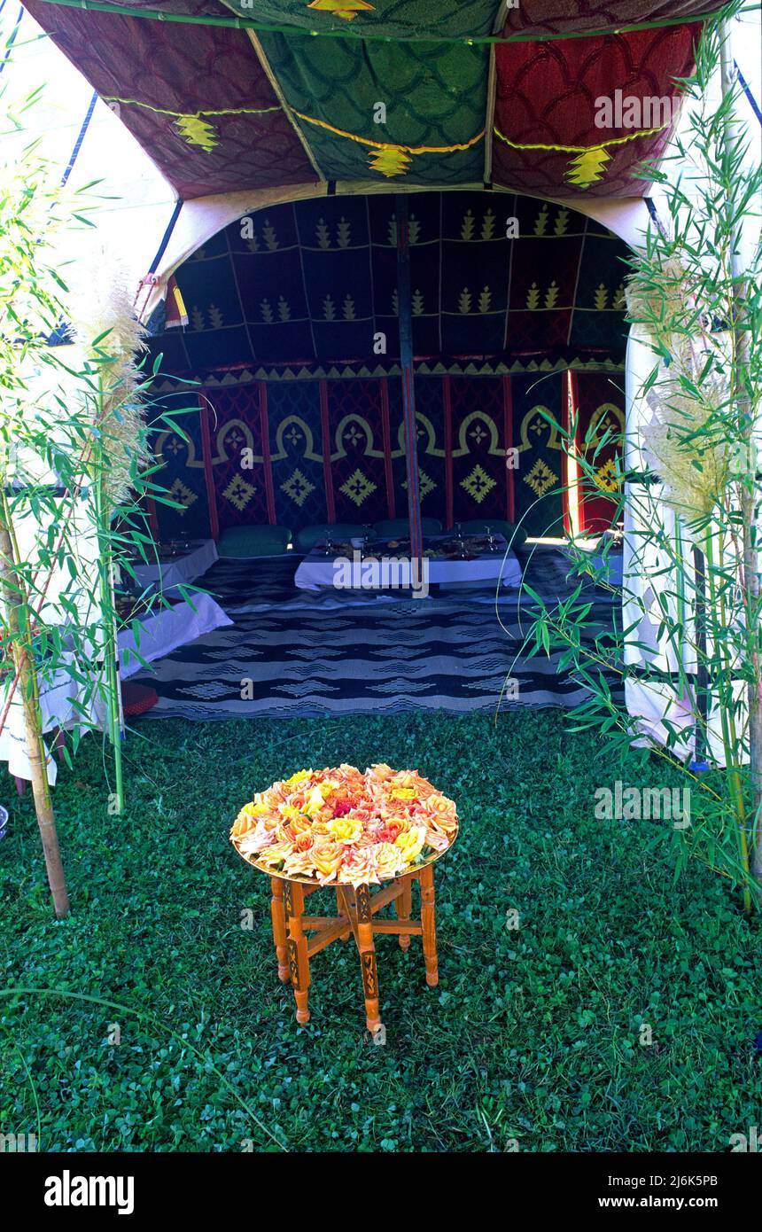 Moroccan tent set up for a traditional mechoui Stock Photo - Alamy
