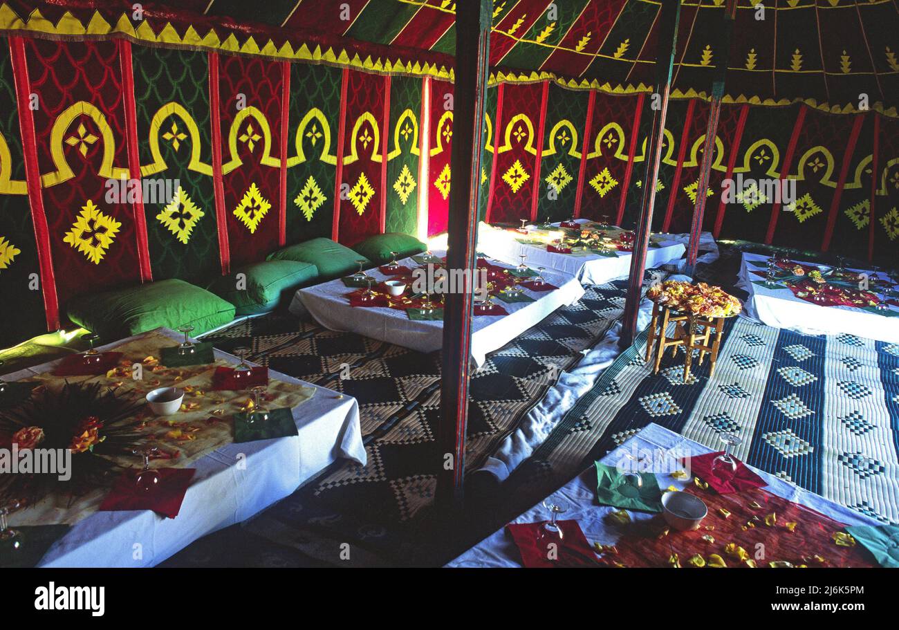 Moroccan tent set up for a traditional mechoui Stock Photo - Alamy