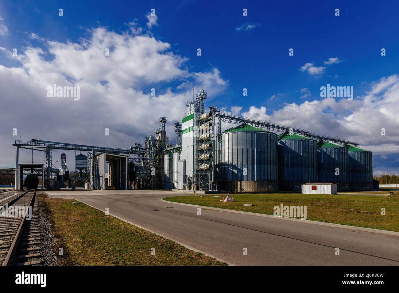 Modern agricultural grain drying complex and silos Stock Photo - Alamy