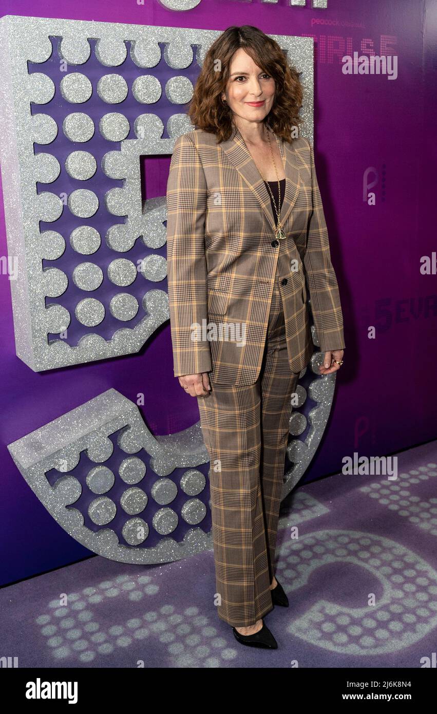Girls5eva tv hi-res stock photography and images - Alamy