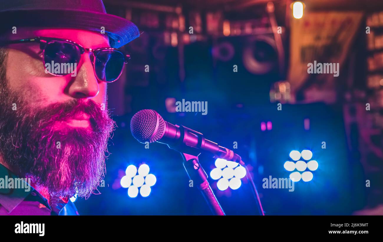 Bearded singer hi-res stock photography and images - Alamy