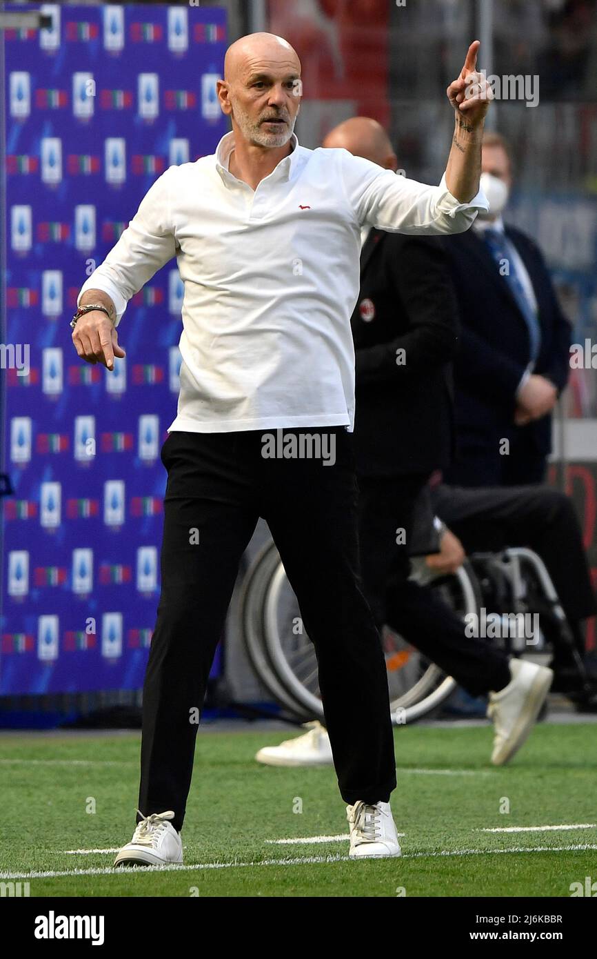 Stefano Pioli coach of AC Milan reacts during the Serie A 2021/2022 ...