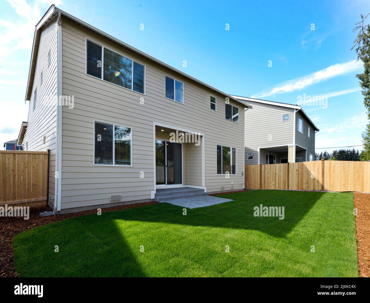 Modern residential backyard exterior Stock Photo - Alamy