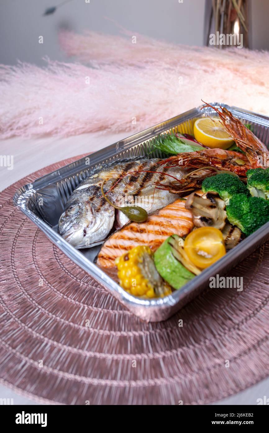 foil packaging for seafood delivery with vegetables Stock Photo - Alamy