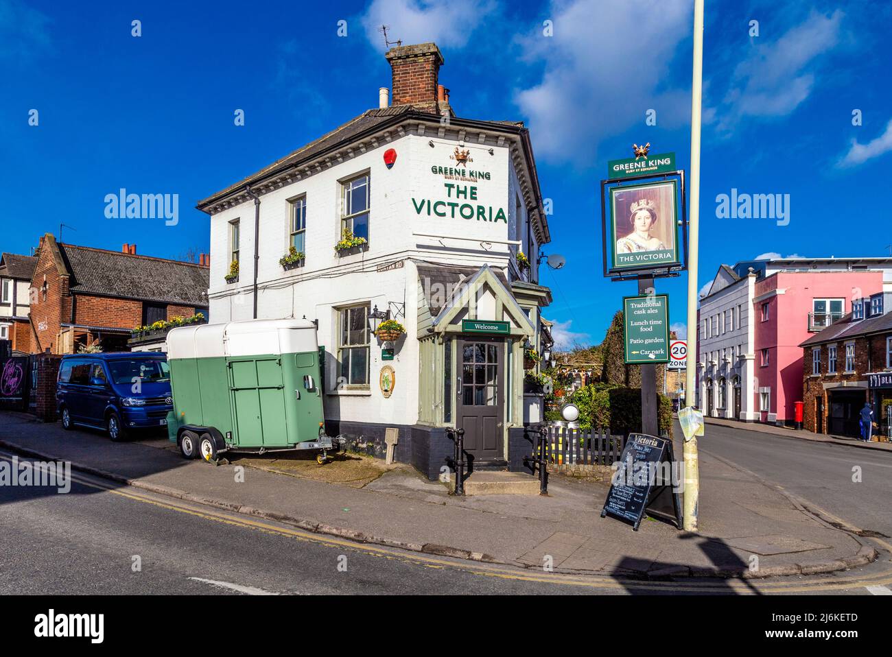 Pubs exterior hi-res stock photography and images - Alamy