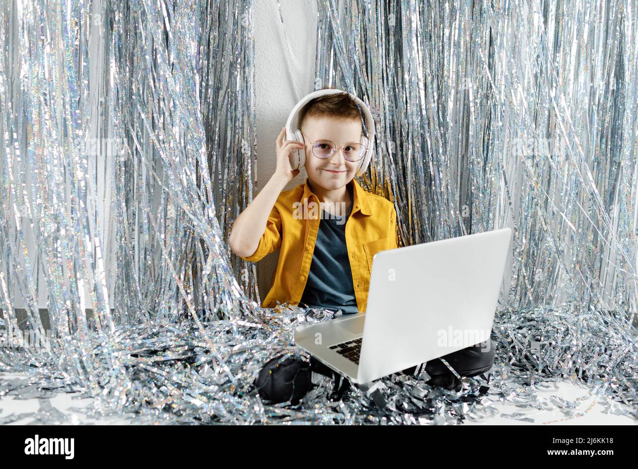 Student using headphone in classroom hi-res stock photography and ...