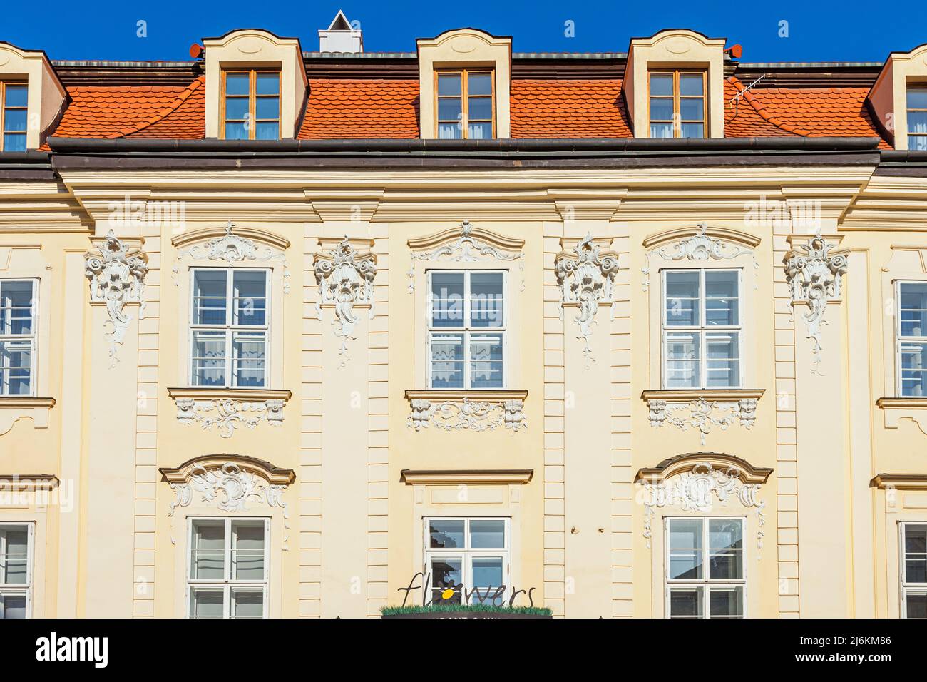 Baroque windows hi-res stock photography and images - Alamy