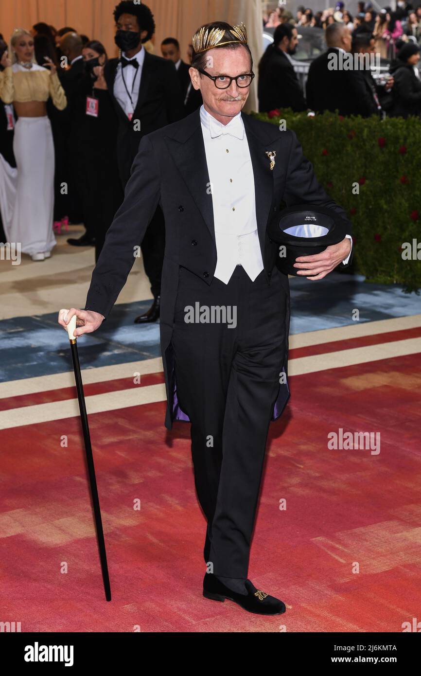 New York, USA. 02nd May, 2022. Hamish Bowles walking on the red carpet ...