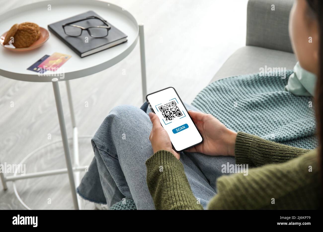 Scanning qr code icon hi-res stock photography and images - Alamy