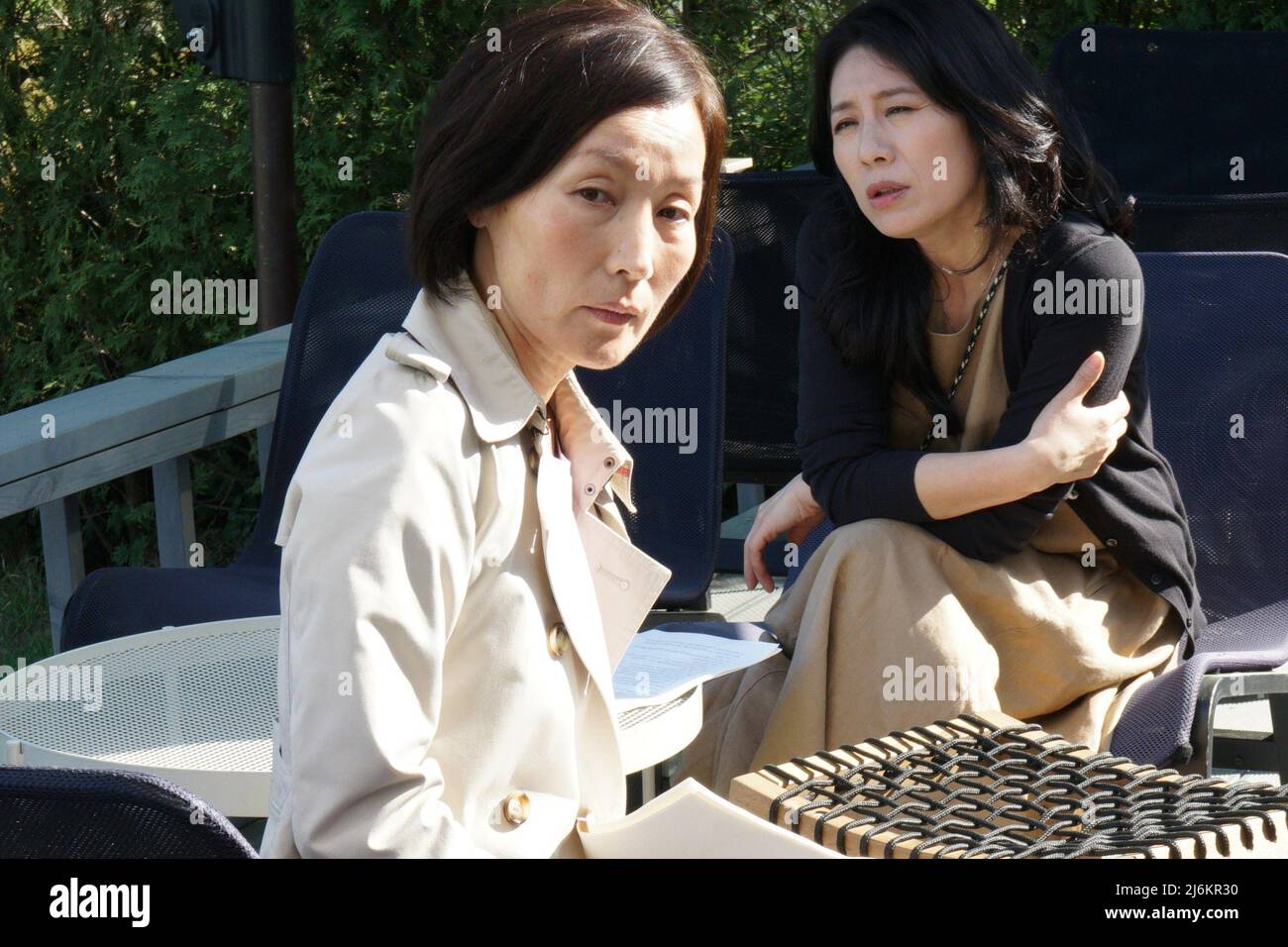 IN FRONT OF YOUR FACE, (aka DANGSIN-EOLGUL-APESEO), from left: LEE Hye ...