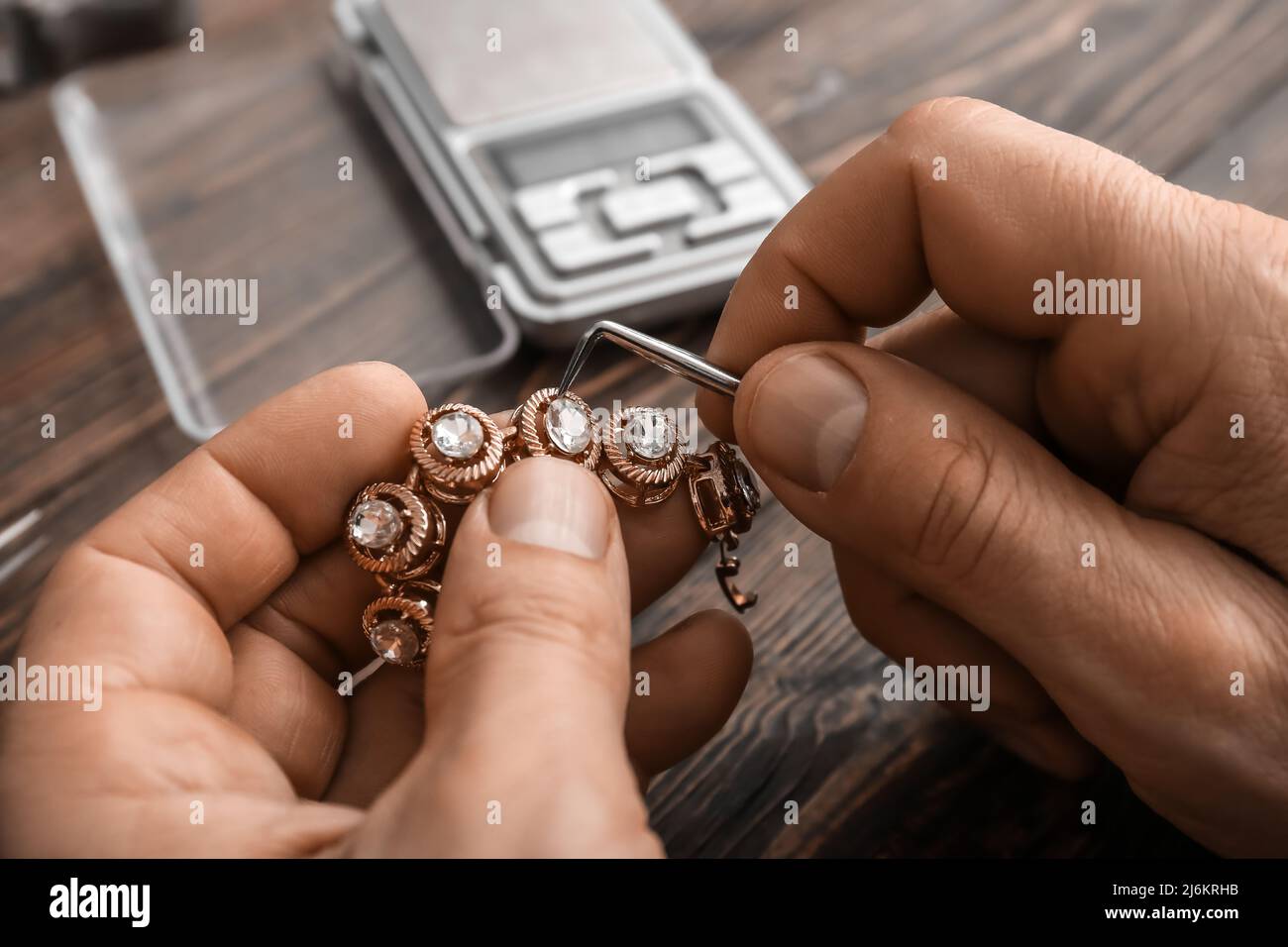 Fixing chain hi-res stock photography and images - Alamy