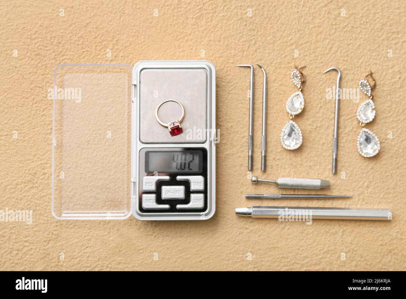 Jewelry scales ring tools hi-res stock photography and images - Alamy
