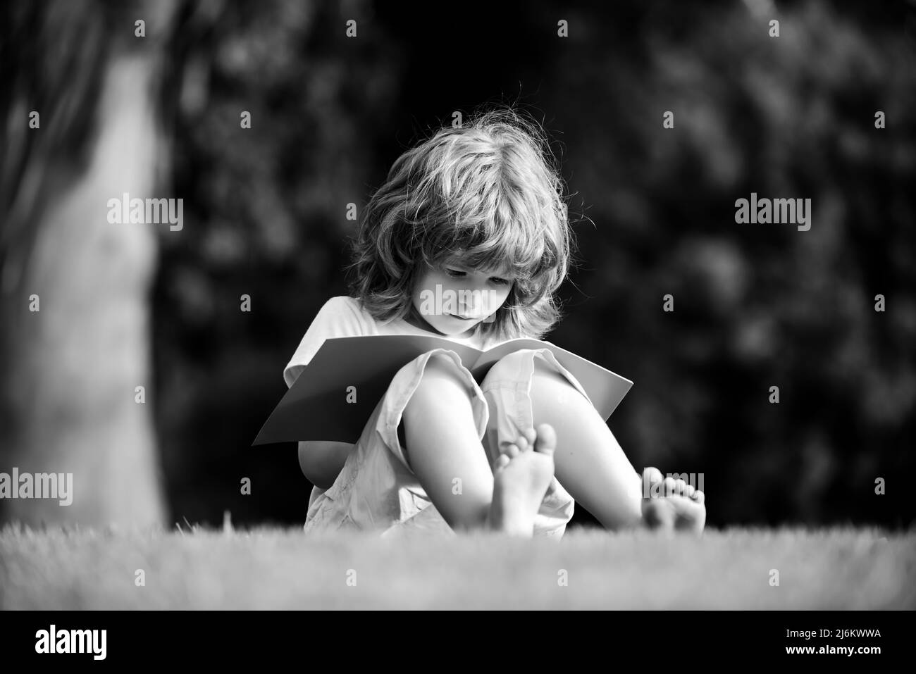 Kid learning to write, Preschool pupil education. Outdoor children ...