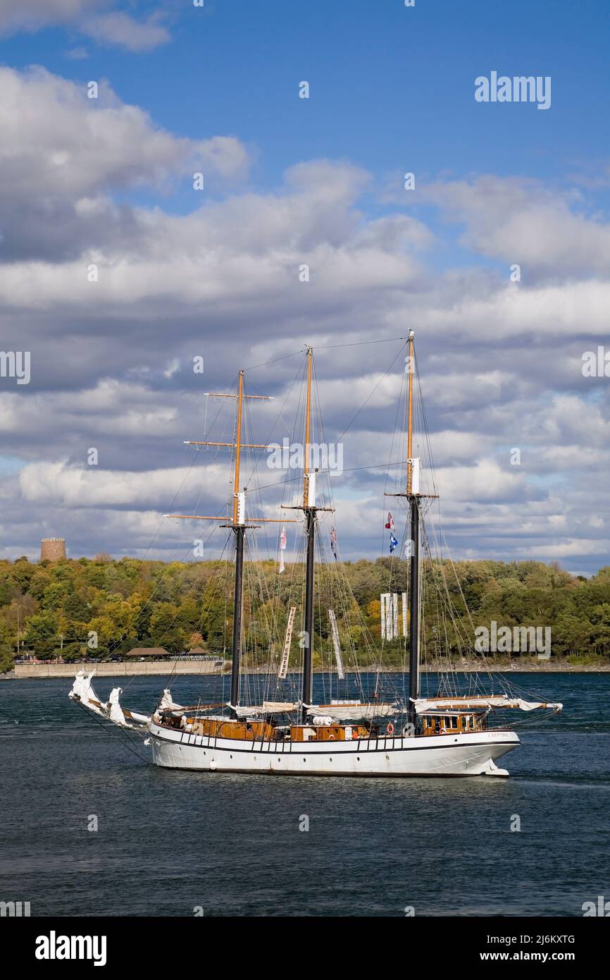 Tallship st lawrence hi-res stock photography and images - Alamy