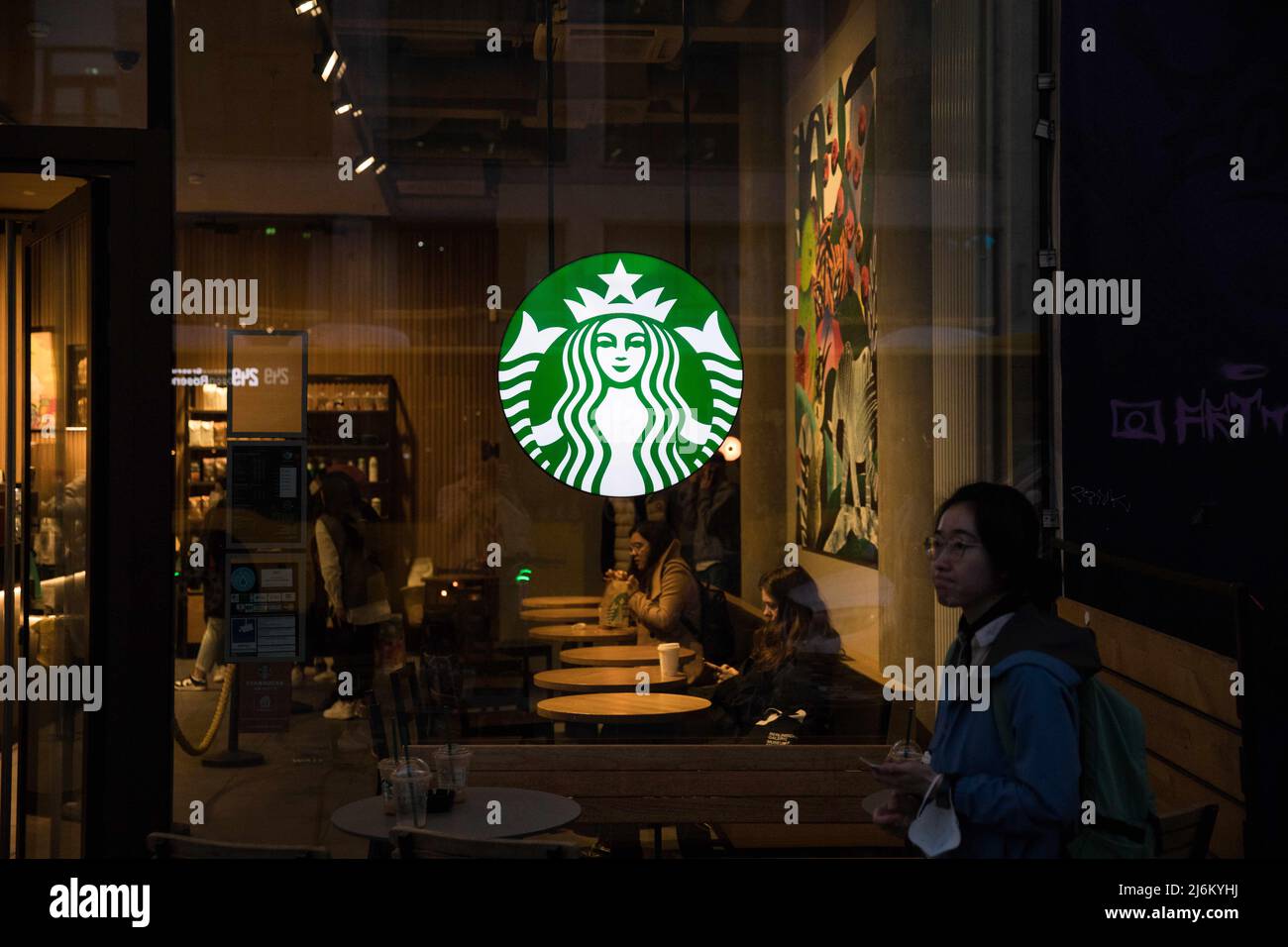 Starbucks in berlin hi-res stock photography and images - Alamy