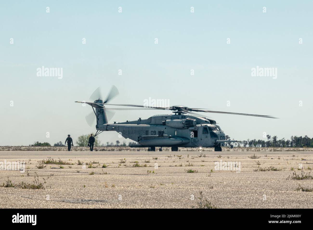 U.S. Marines with 2d Marine Aircraft Wing exit an CH-53E Super Stallion ...