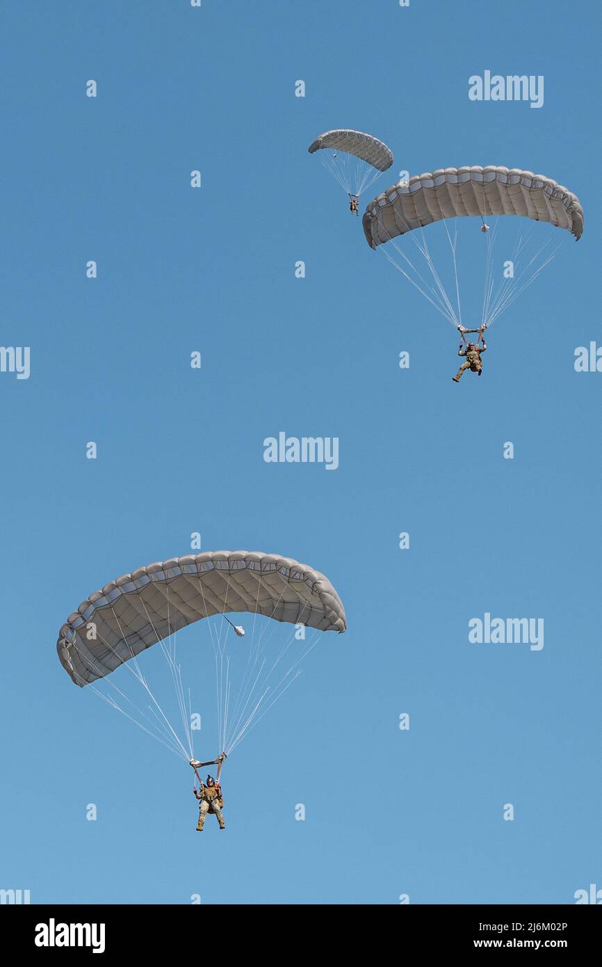 U.S. Marines with 2d Reconnaissance Battalion, 2d Marine Division ...