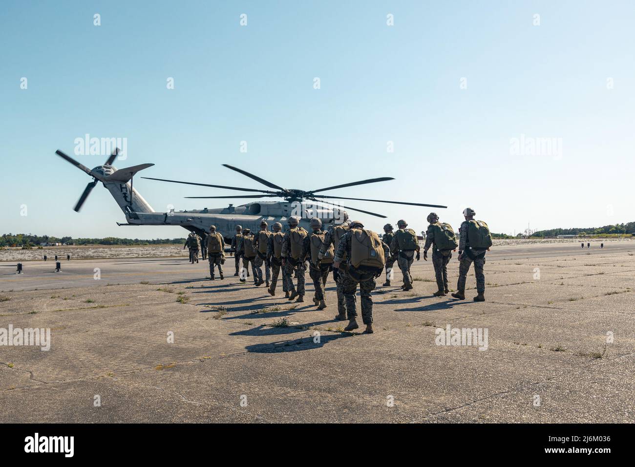 U.S. Marines with 2d Reconnaissance Battalion, 2d Marine Division ...