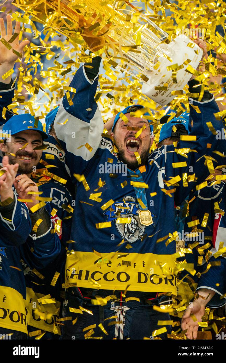 PostFinance top scorer Jan Kovar #43 (EV Zug) and Samuel Kreis #44 (EV ...