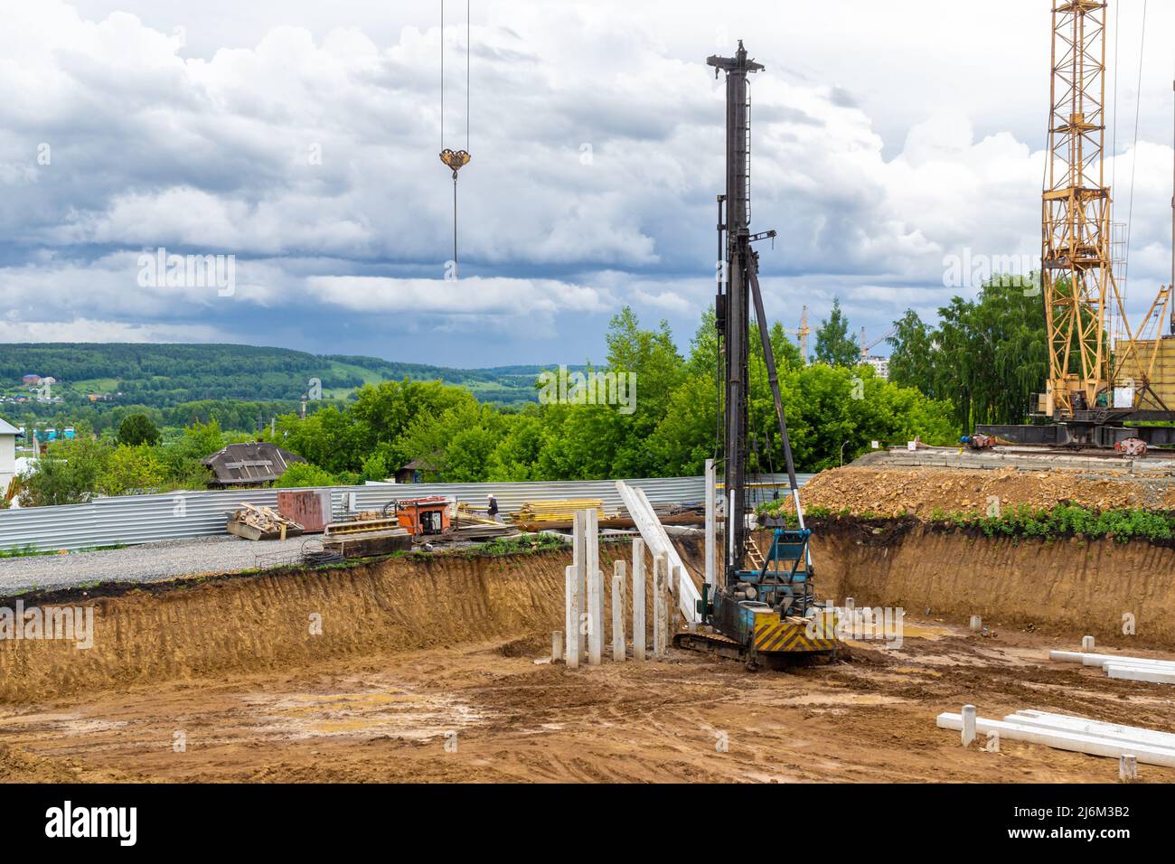 Pile pressing installation hi-res stock photography and images - Alamy