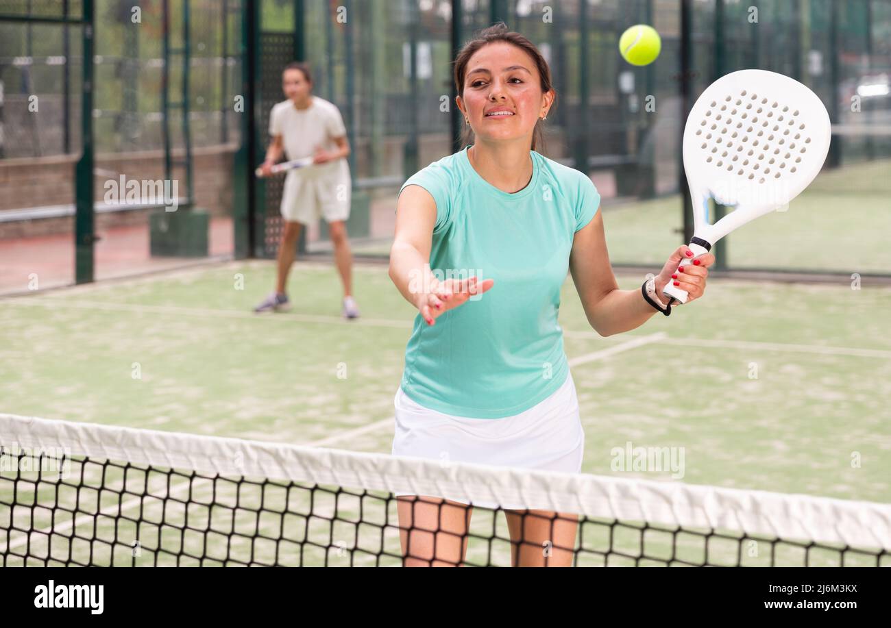 Women padel tennis hi-res stock photography and images - Alamy