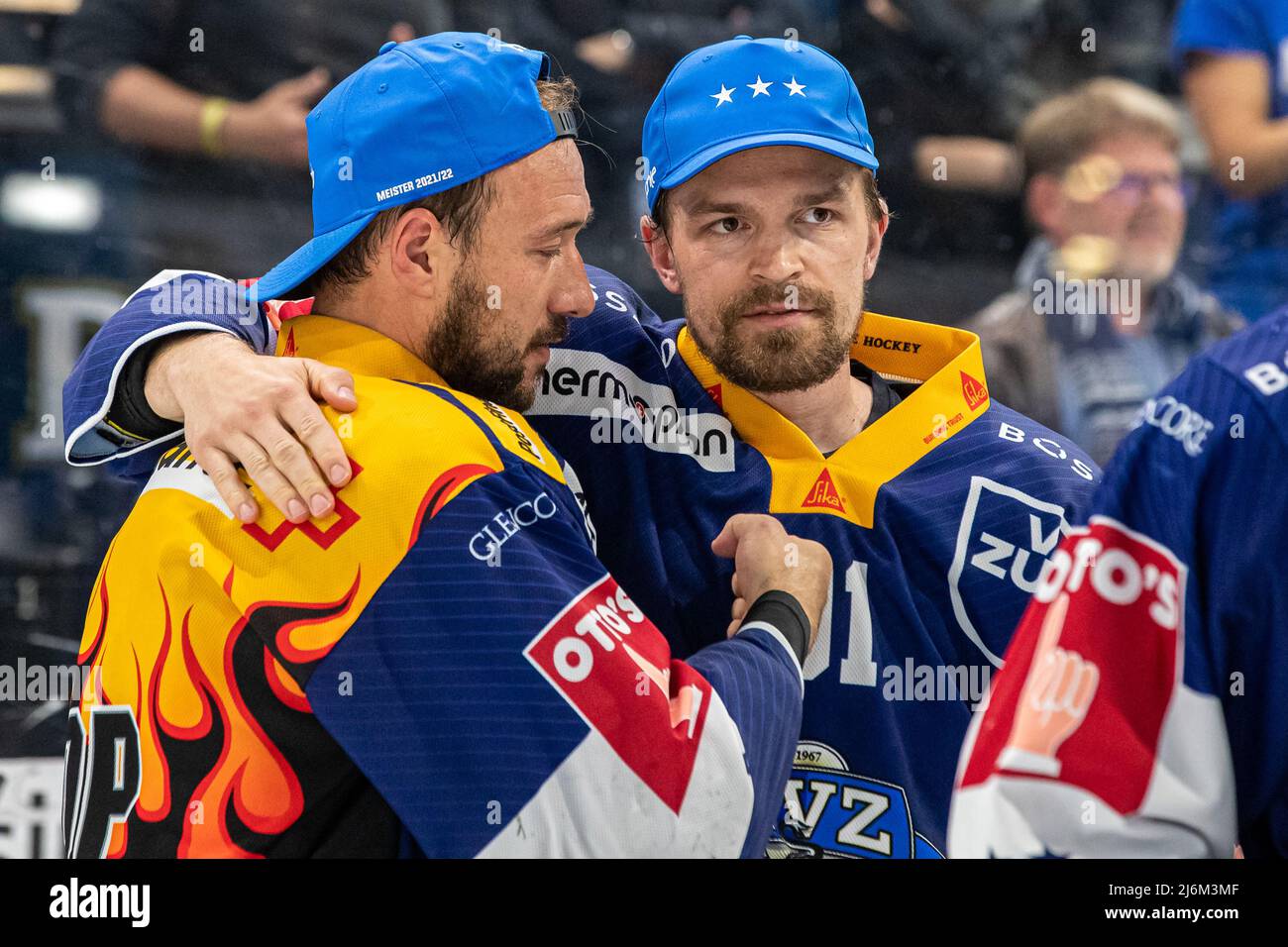 PostFinance top scorer Jan Kovar #43 (EV Zug) and Anton Lander #91 (EV ...