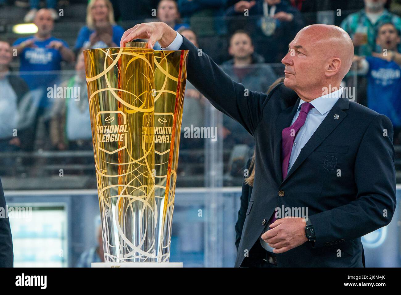 The champion puck is placed in the cup during the National League ...