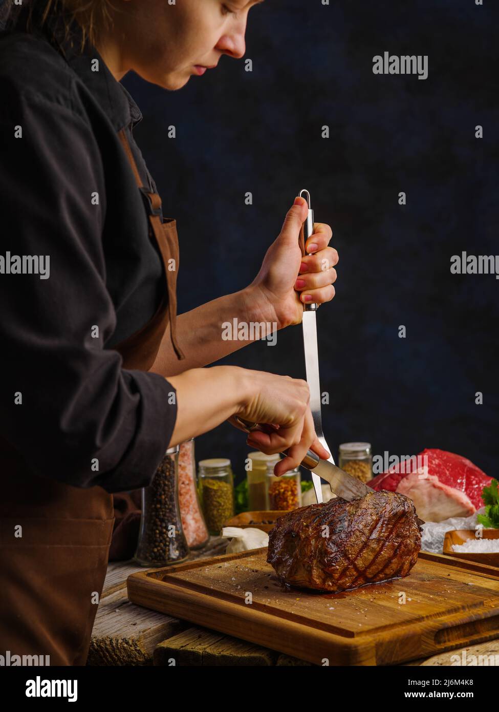 Chief on kitchen restaurant cuts hi-res stock photography and images ...