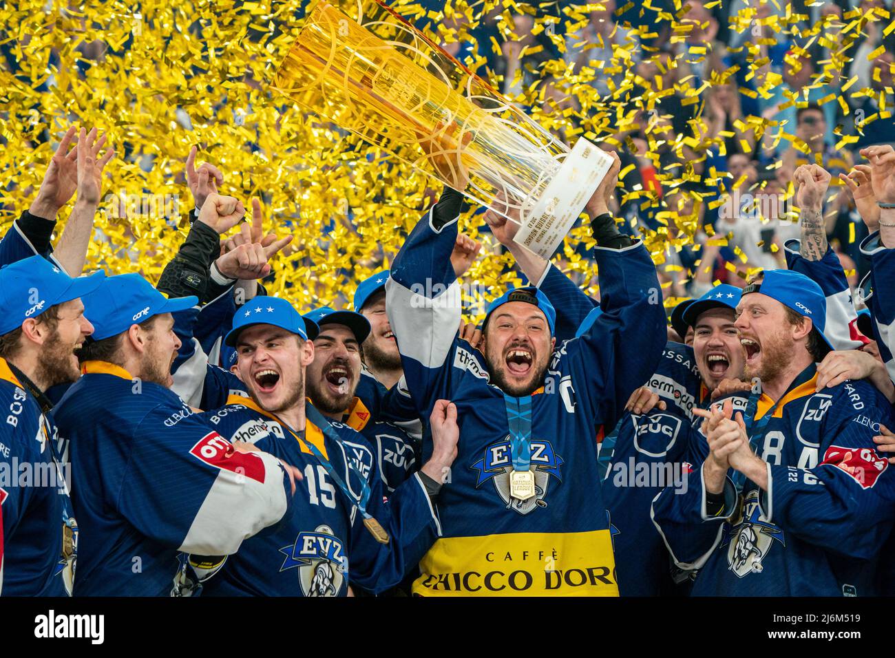 Goalkeeper Leonardo Genoni #30 (EV Zug), Gregory Hofmann #15 (EV Zug ...