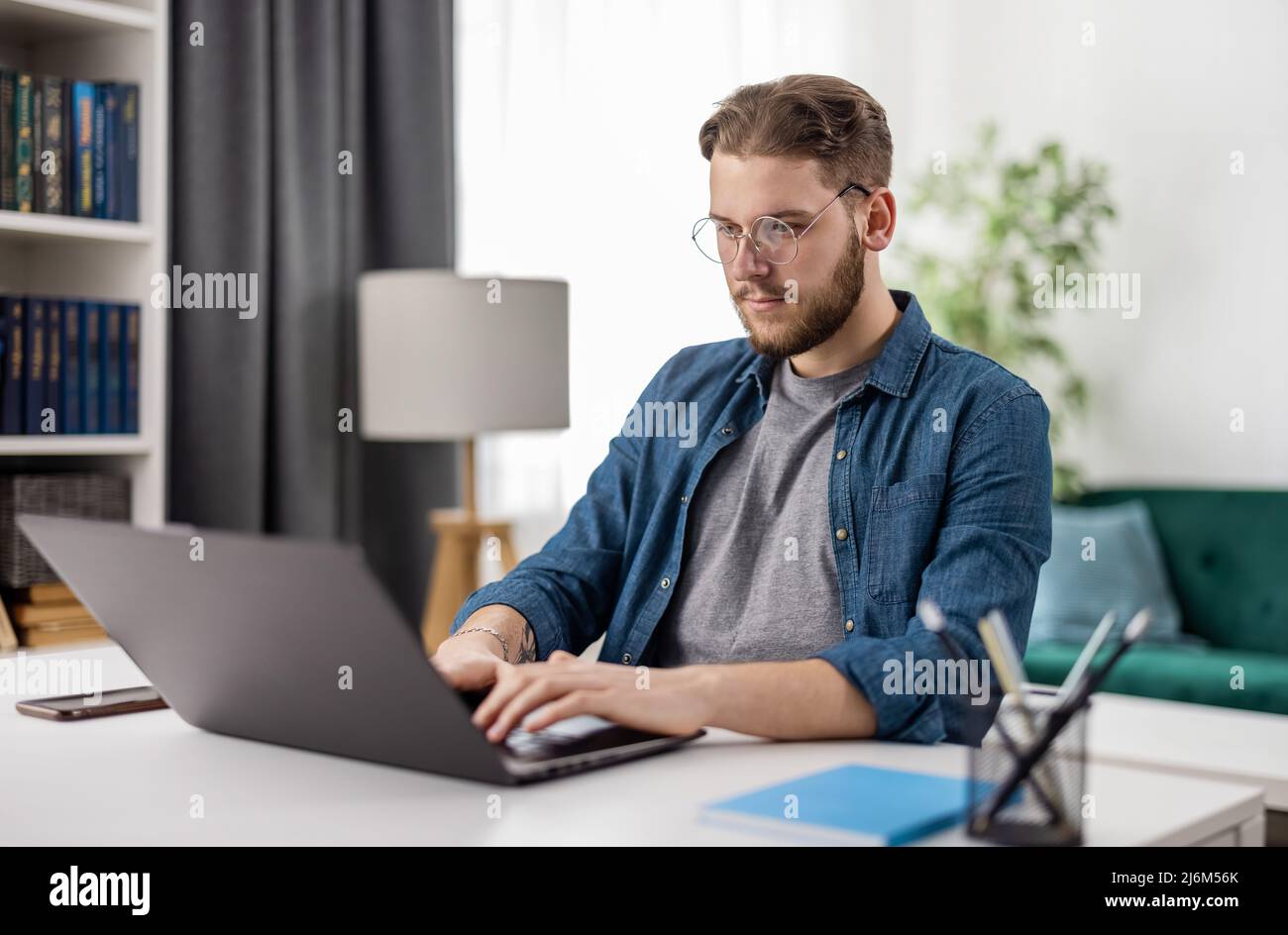 Man coding hi-res stock photography and images - Alamy