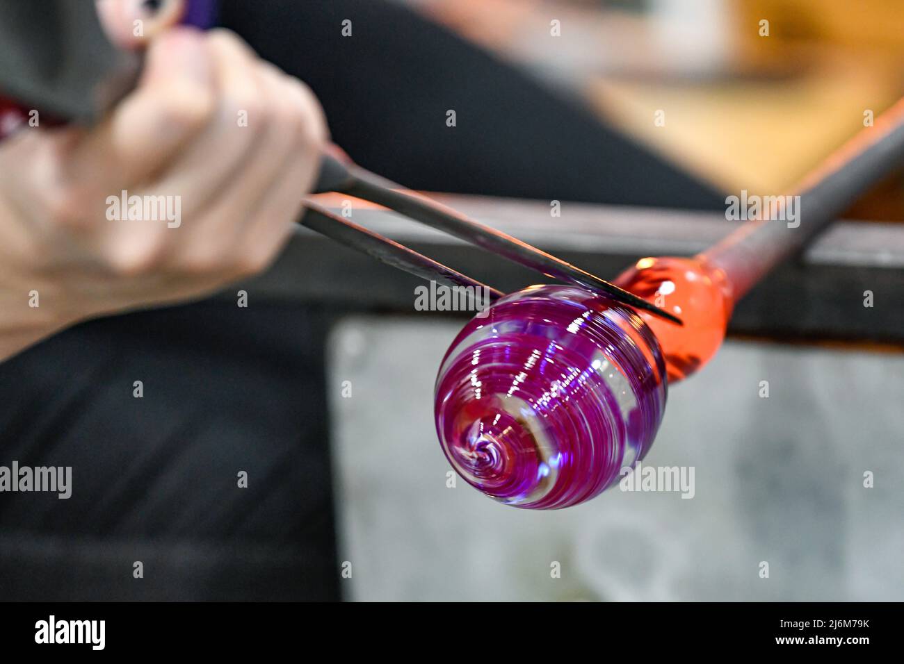 Glass blowing oven hi-res stock photography and images - Alamy