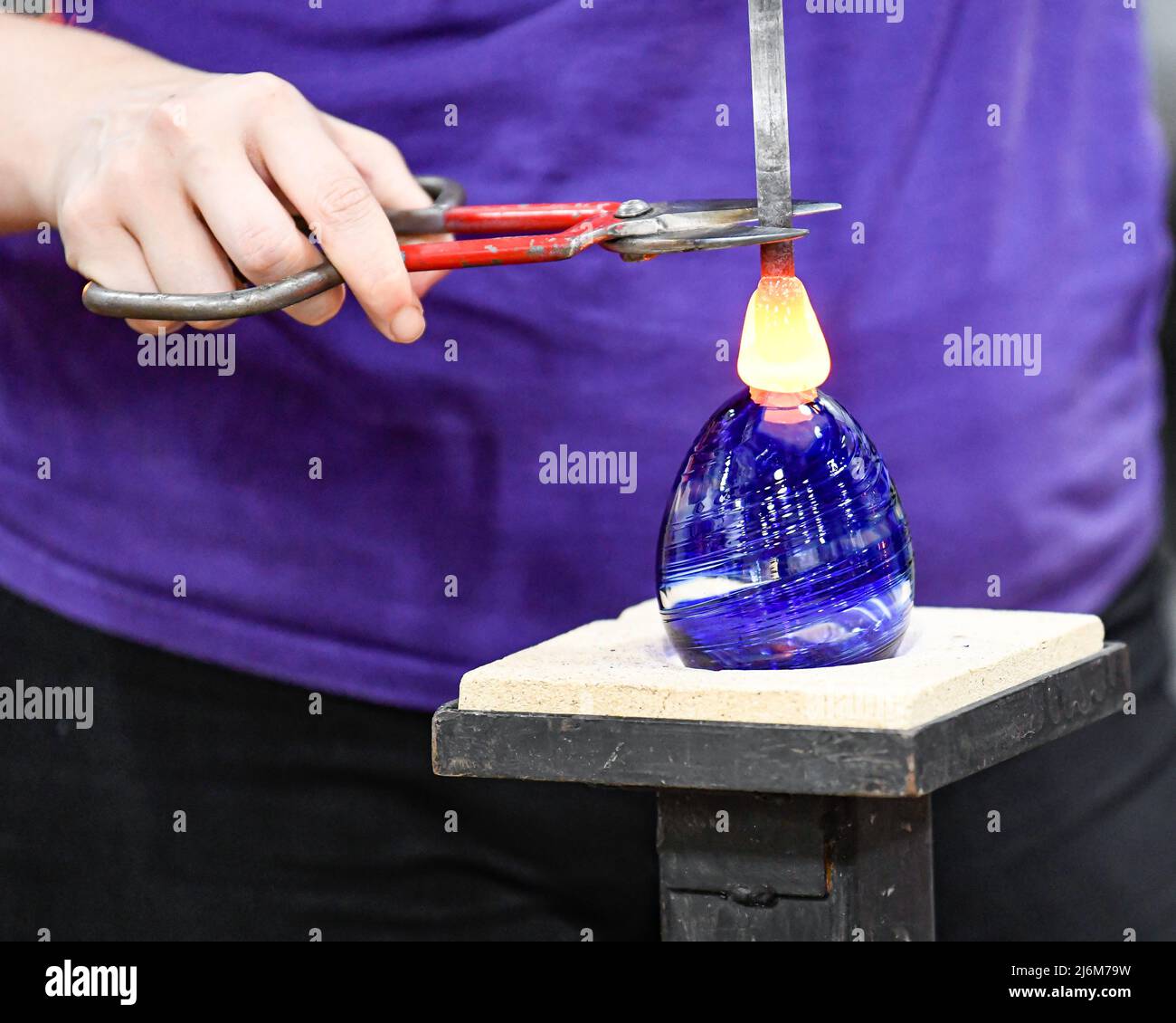 Glass melting poing hi-res stock photography and images - Alamy