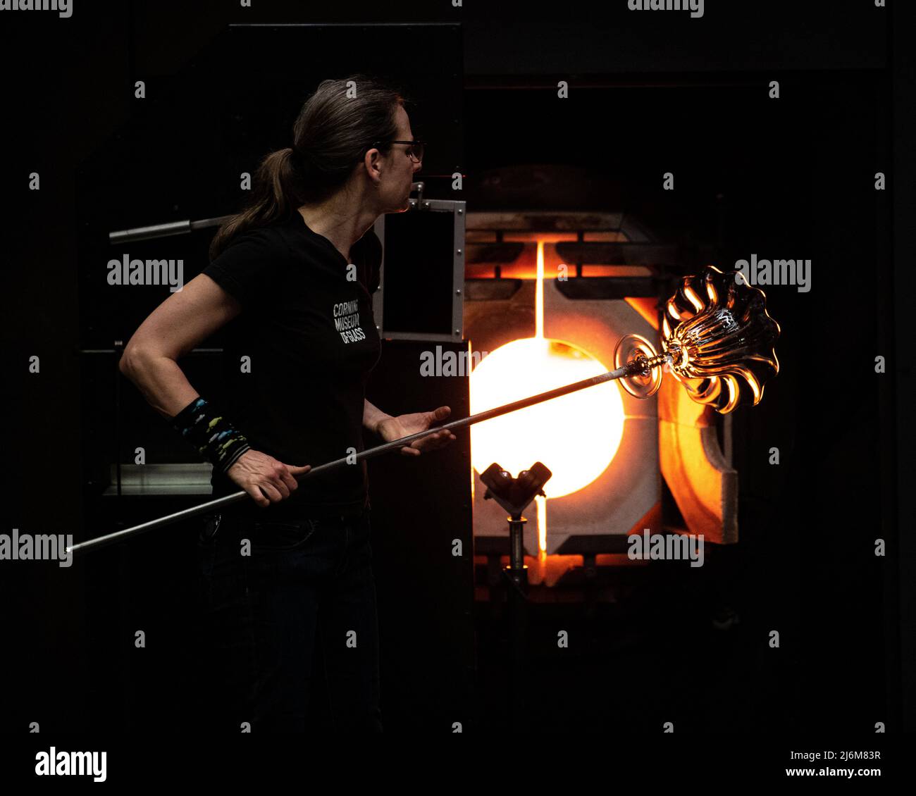 Glass blowing glory hole hi-res stock photography and images - Alamy