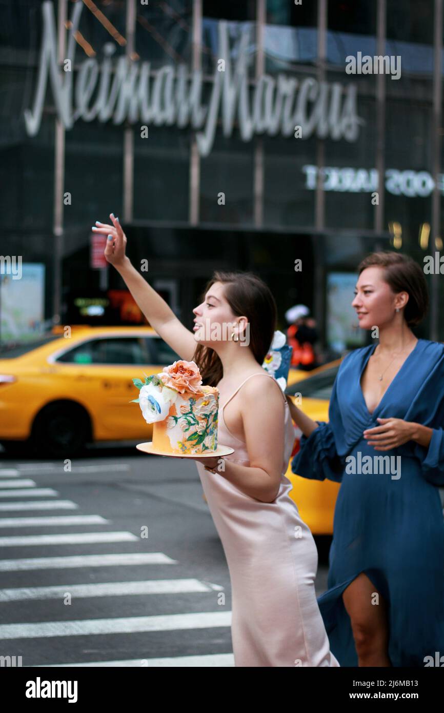Cake delivery hi-res stock photography and images - Alamy