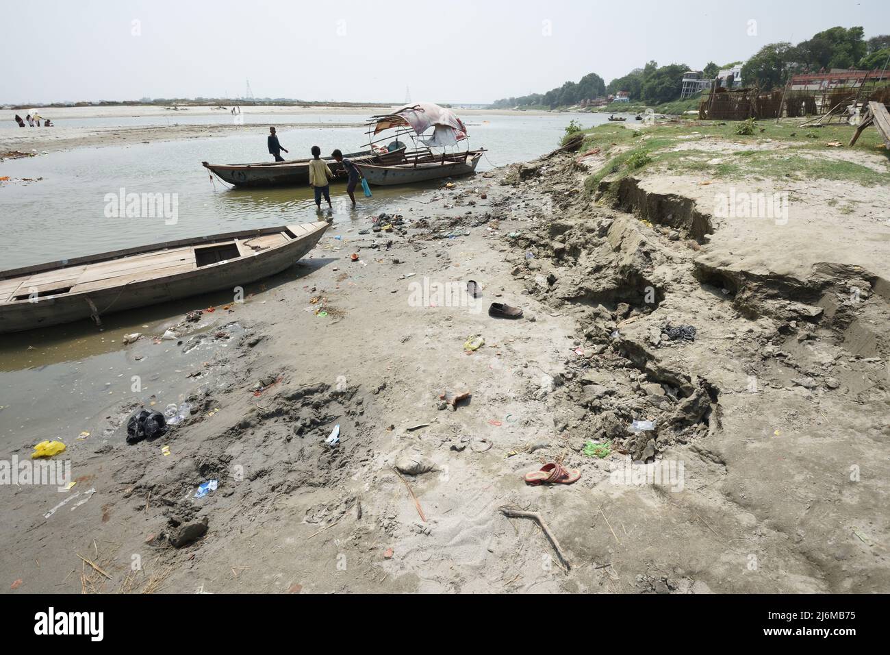 Soil erosion on riverbed of the Ganges near Sarsaiya Ghat. Kanpur ...