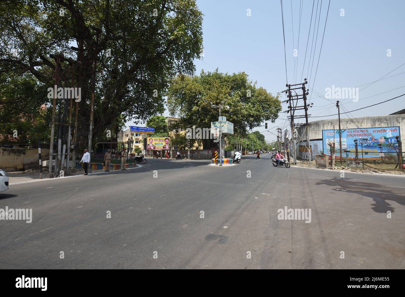 Salman Farisi avenue and Sarsaiya Ghat road crossing. Civil Lines ...