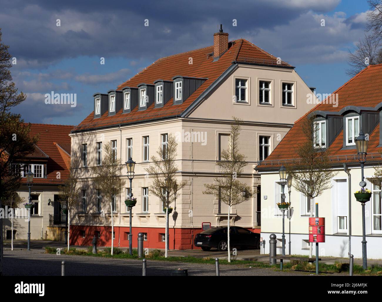 26 April 2022, Brandenburg, Teltow: Residential and commercial ...