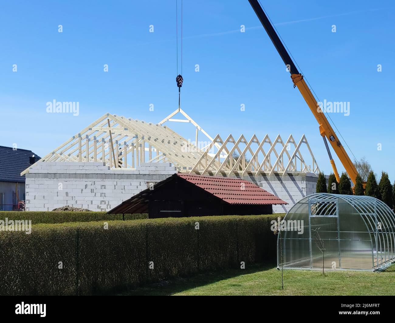 Small building under construction hi-res stock photography and images ...
