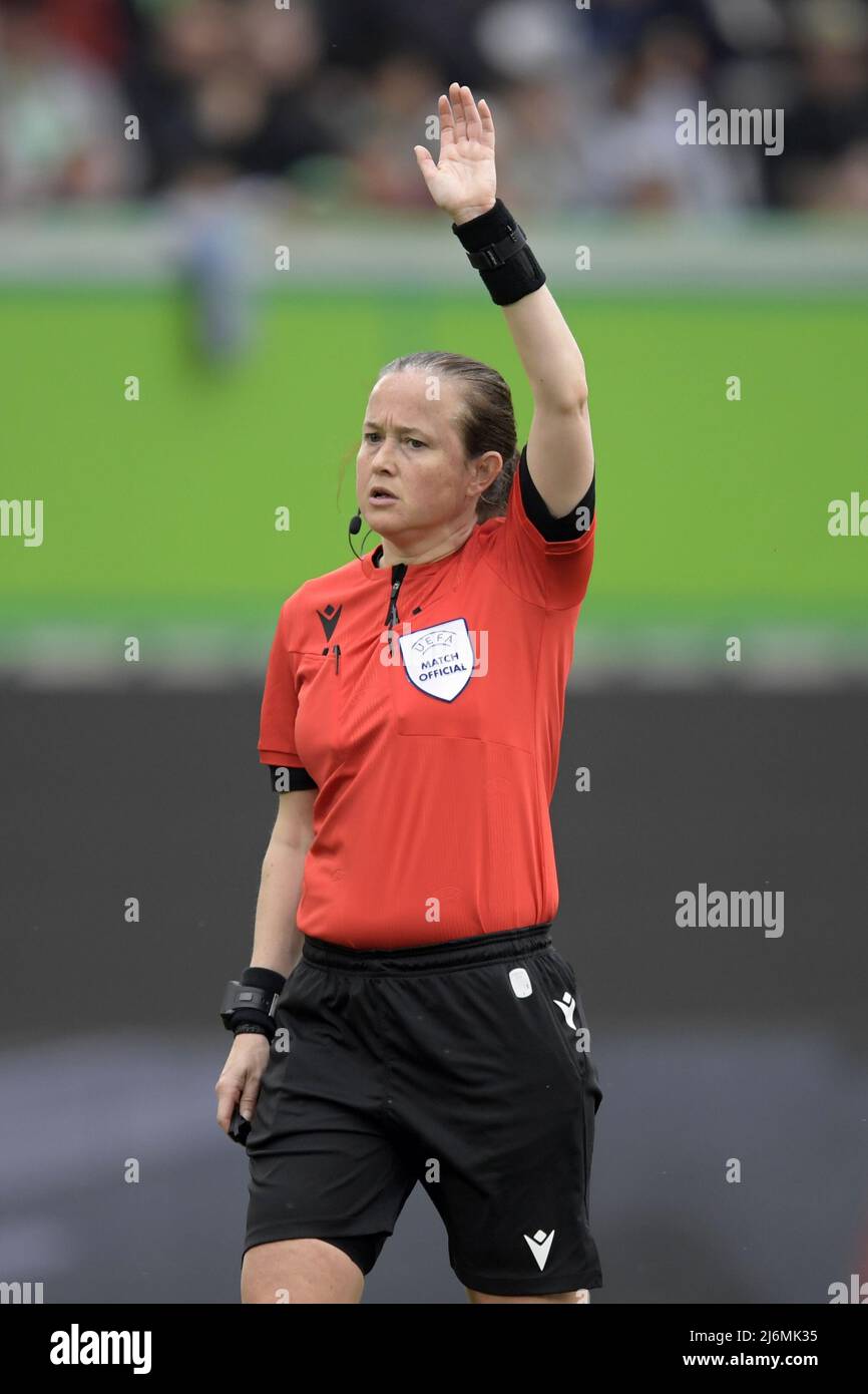 WOLFSBURG - Referee Cheryl Foster during the Women's Champions League ...