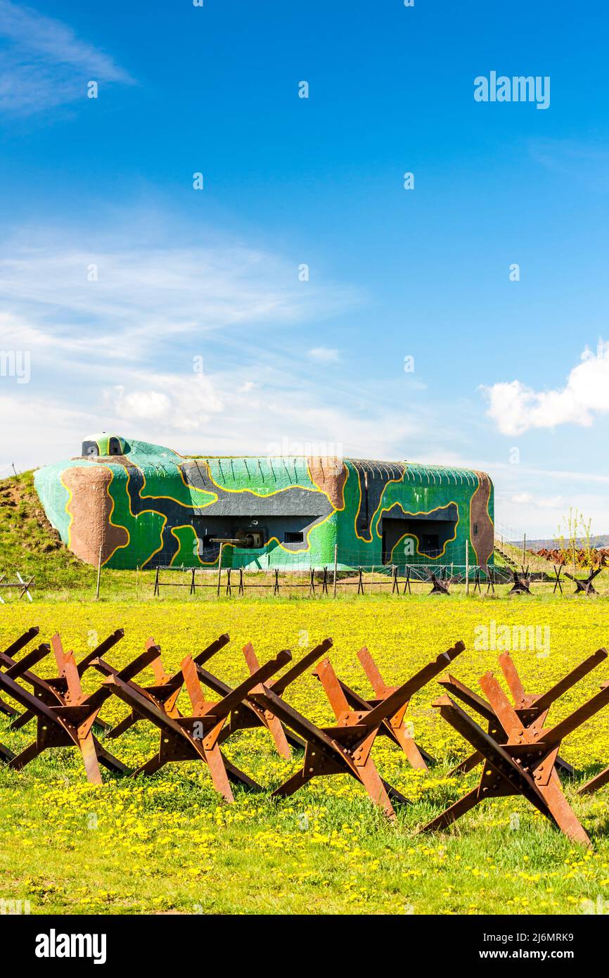 Well bunker hi-res stock photography and images - Alamy