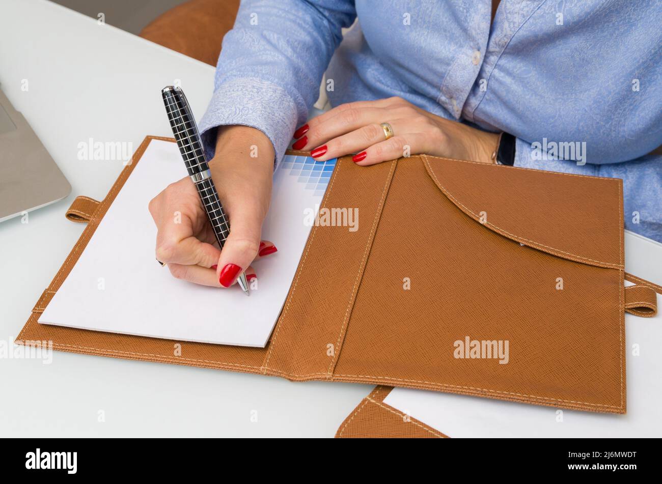 Business woman writing hi-res stock photography and images - Alamy