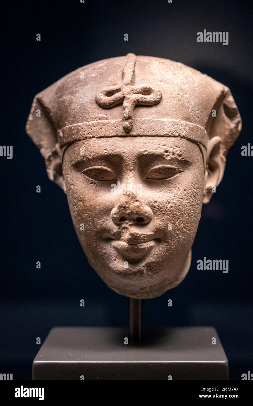 Egyptian head in british museum hi-res stock photography and images - Alamy