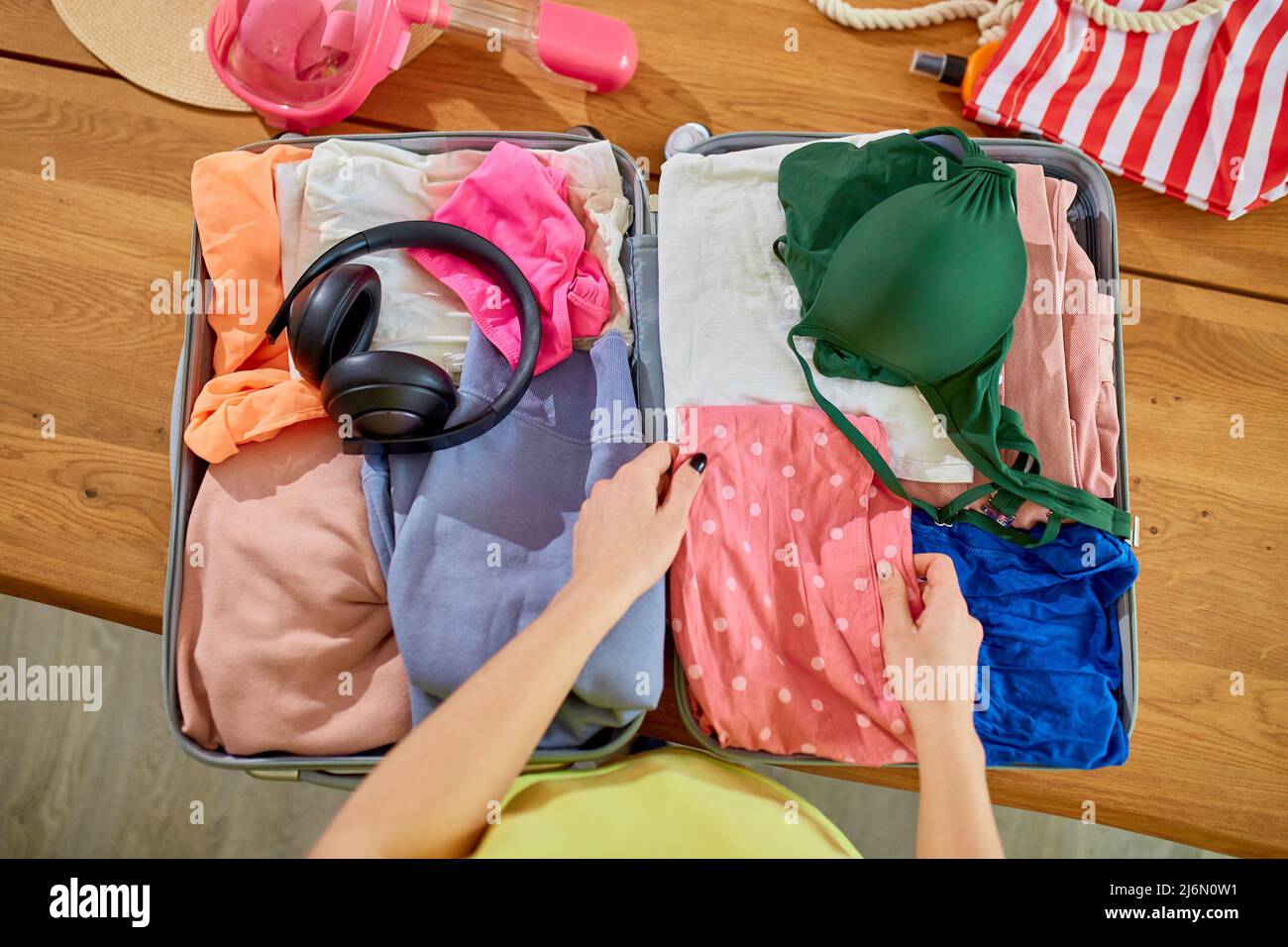 Open suitcase from above hi-res stock photography and images - Alamy