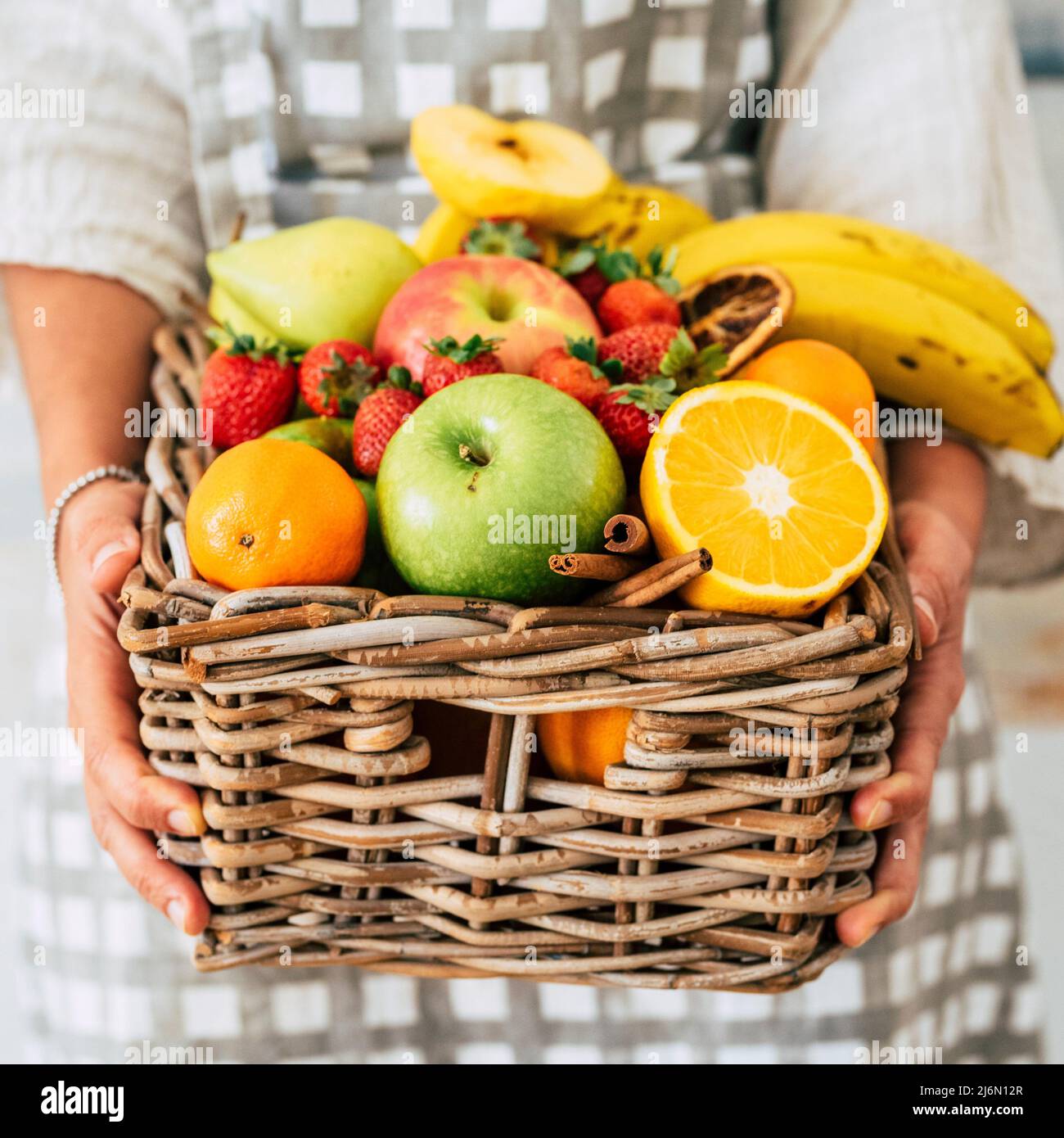 Human hand holding fruits hi-res stock photography and images - Alamy
