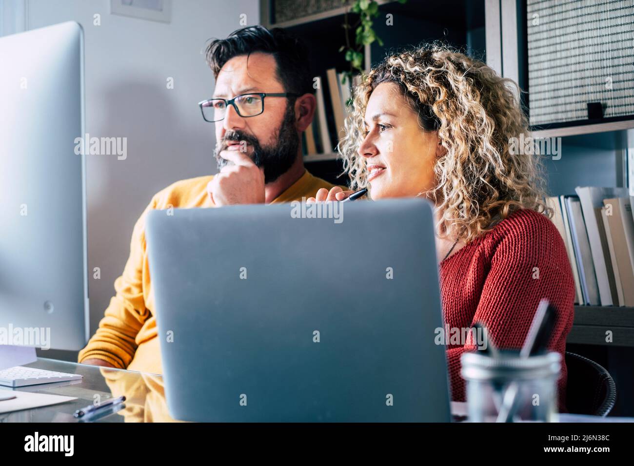 Human connection conversation hi-res stock photography and images - Alamy