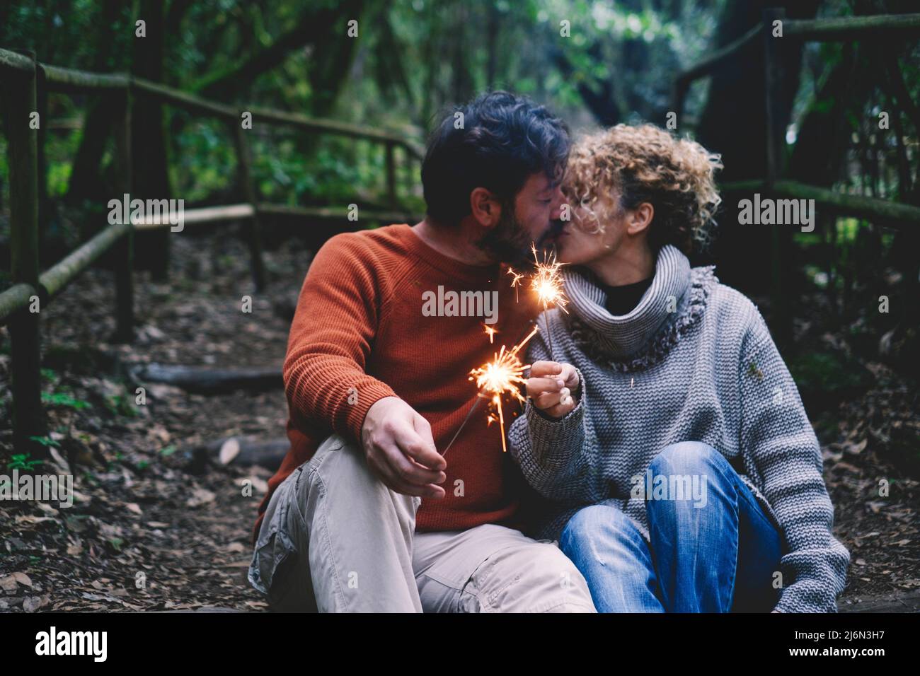 Couple kissing romantic fire hi-res stock photography and images - Alamy