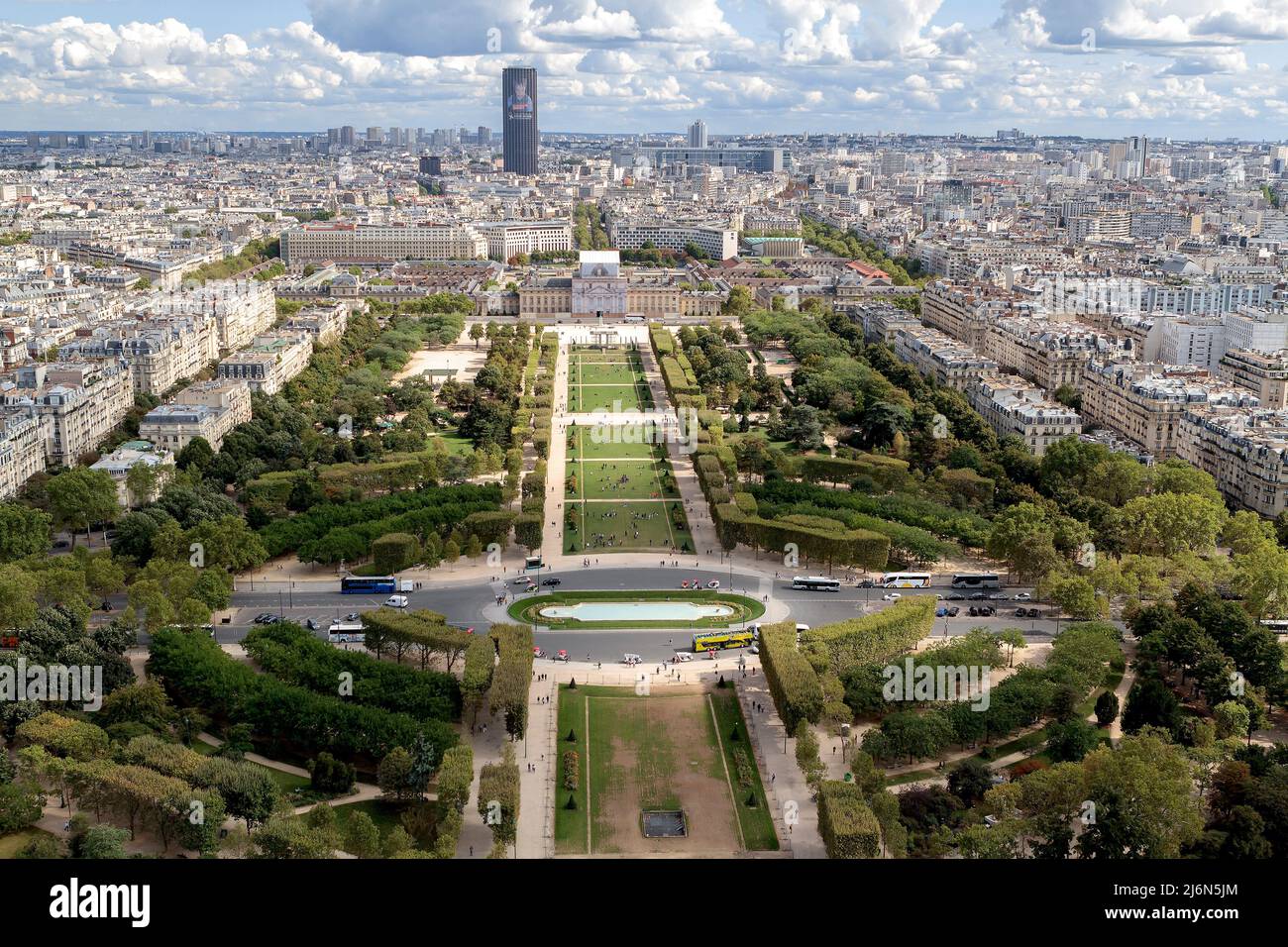 Paris champ de mars bus hi-res stock photography and images - Alamy