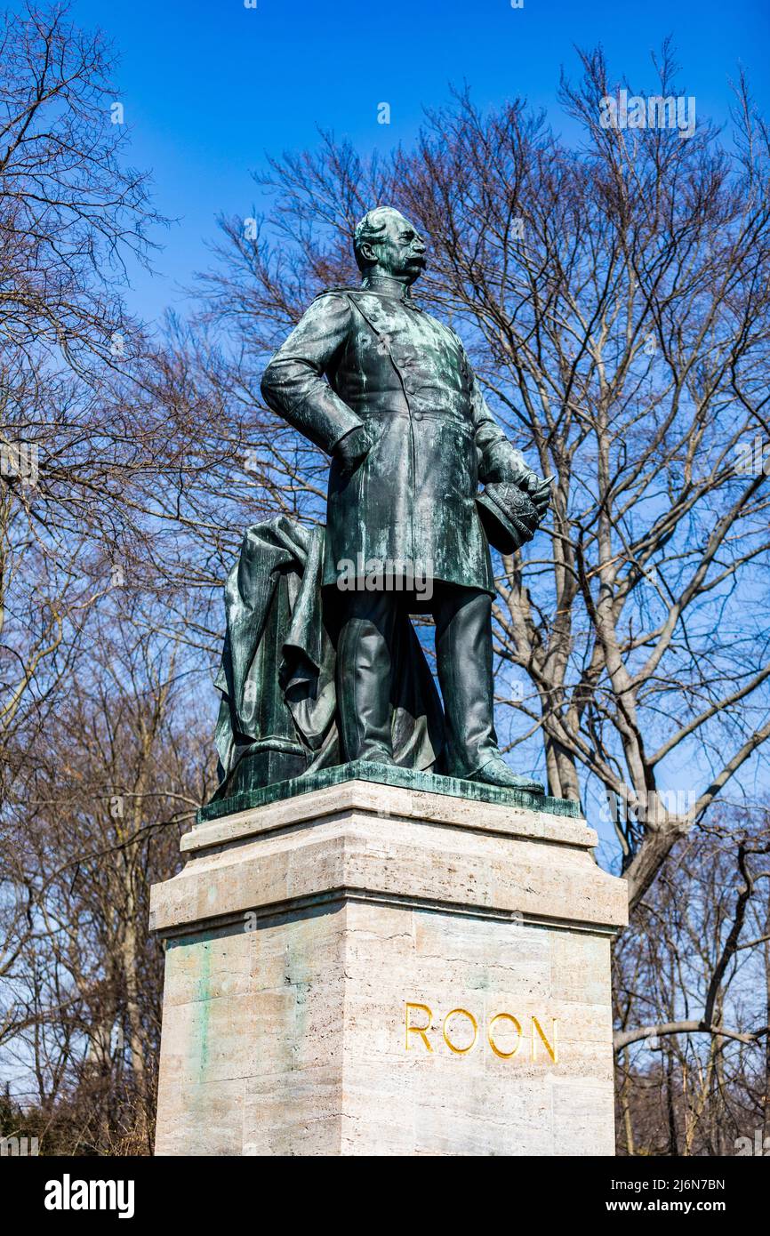 Roon monument hi-res stock photography and images - Alamy