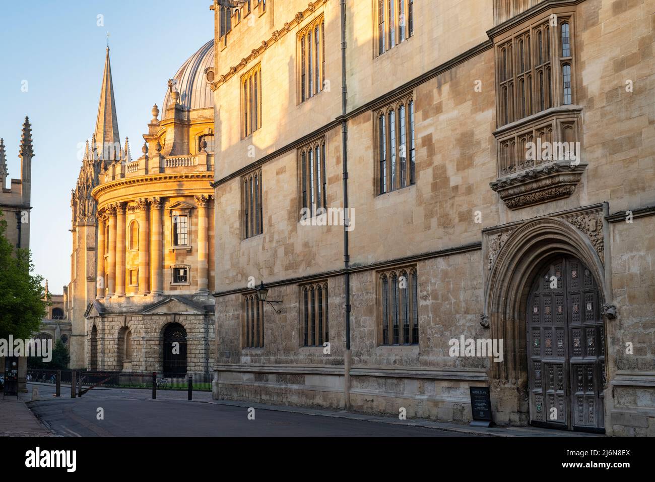 Bodleian library and the radcliffe camera hi-res stock photography and ...