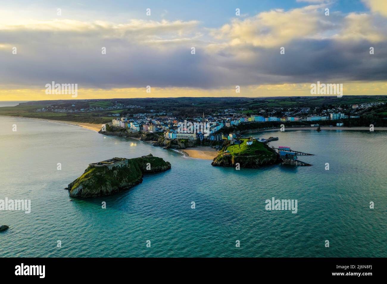 Tudor merchant's house tenby hi-res stock photography and images - Alamy